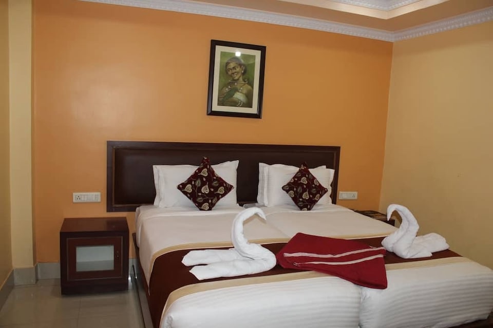 Hotel Gokul Plaza Near Railway Station Bhubaneswar, Bhubaneswar Hotels ...
