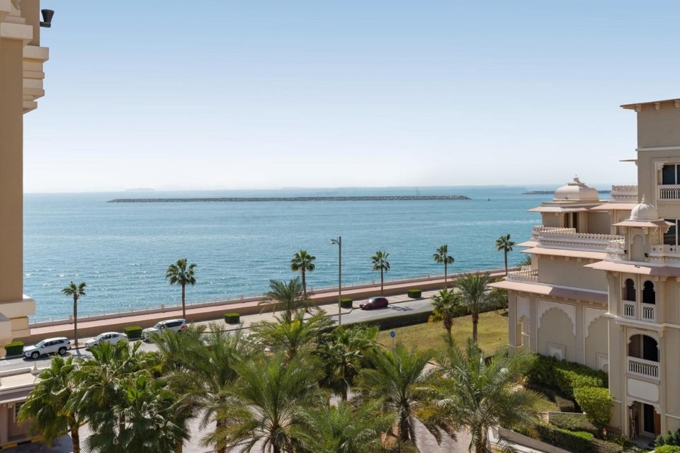 Royal Club By RVHR, Grandeur Residence Crescent Palm Jumeirah, ดูไบ ...