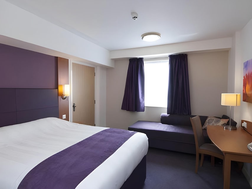 Premier Inn Bagshot, Bagshot Hotels - Skyscanner