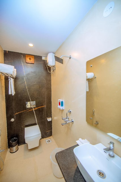 Hotel Near Golden Beach And Temple - Hotel SaSHi Puri, Air-Conditioned ...