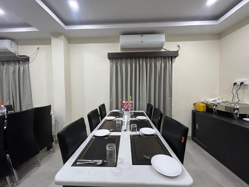 Hotel Near Golden Beach And Temple - Hotel SaSHi Puri, Air-Conditioned ...