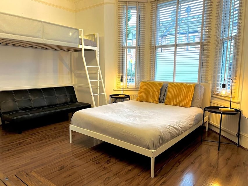 The Red Door House, London Hotels - Skyscanner