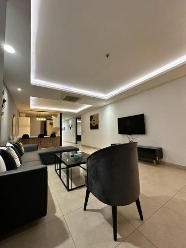 The Ultimate Living Experience Luxury Gold Crest Mall Apartments With ...