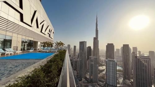 Paramount Tower Hotel and Residences With Infinity Sky Pool, Dubai ...
