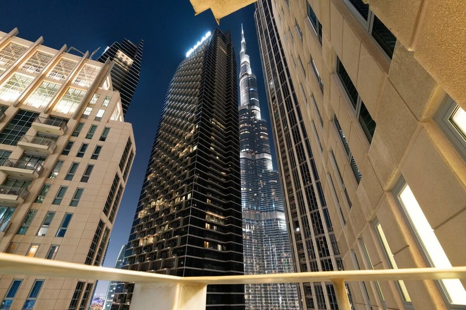 Burj Khalifa Views / 5 min Walk From Dubai Mall / Dubai Opera ...