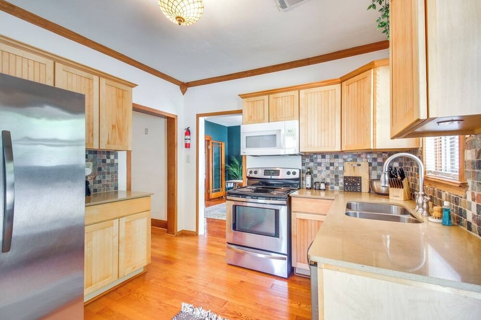 Walk to Town and 3 Mi to Fort Sill Home in Lawton!, 劳顿 - Skyscanner