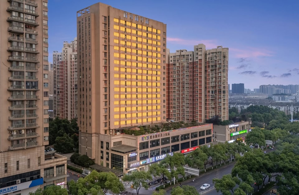 Rujia Hotel (Guanggu Square Metro Station, Minzu University, Wuhan ...