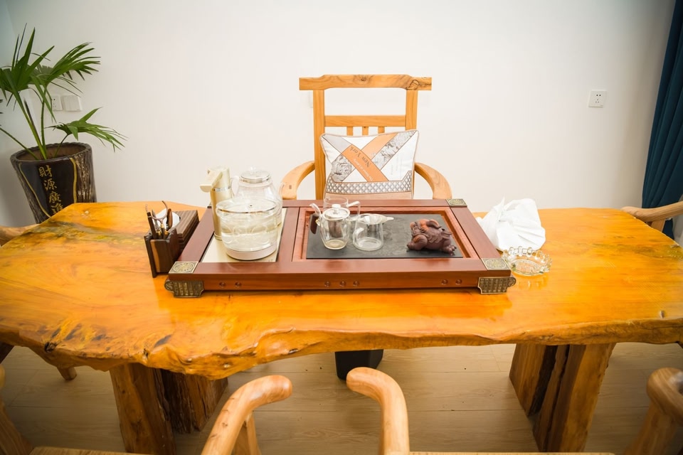 Yining Silk Road Pastoral Song Chenwai City Hotel, Yining Hotels ...