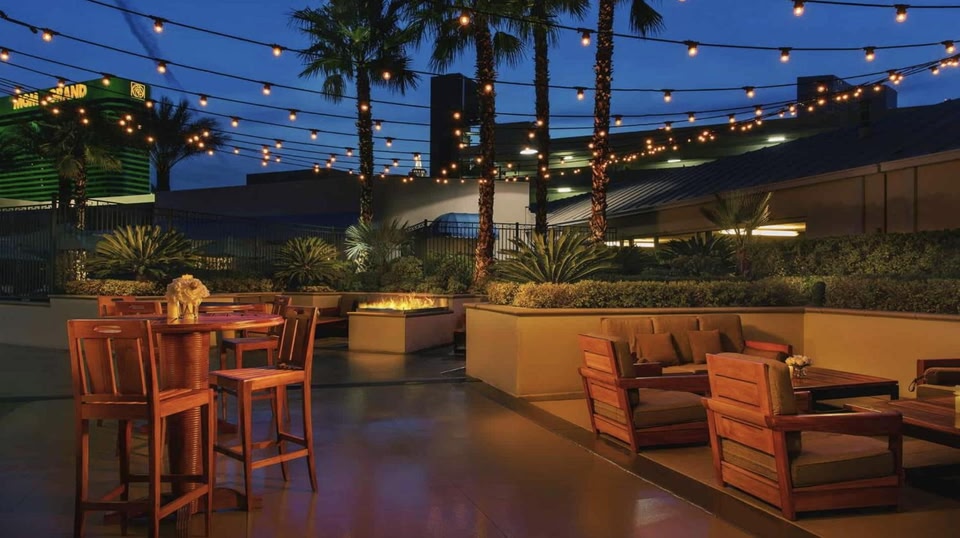 NO RESORT FEES-MGM Stripview-Hot tub-Formula 1 TRACK VIEW, Las Vegas ...