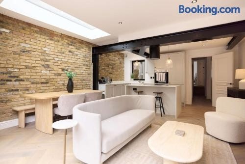 The Courtyard Flat - 2-Bed 2-Bath Near Clapham Junction, London Hotels ...