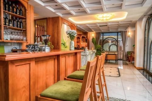 Misaki Tan Son Nhat Airport - Vietjet air Terminal 1 & 2 - Free Parking ...