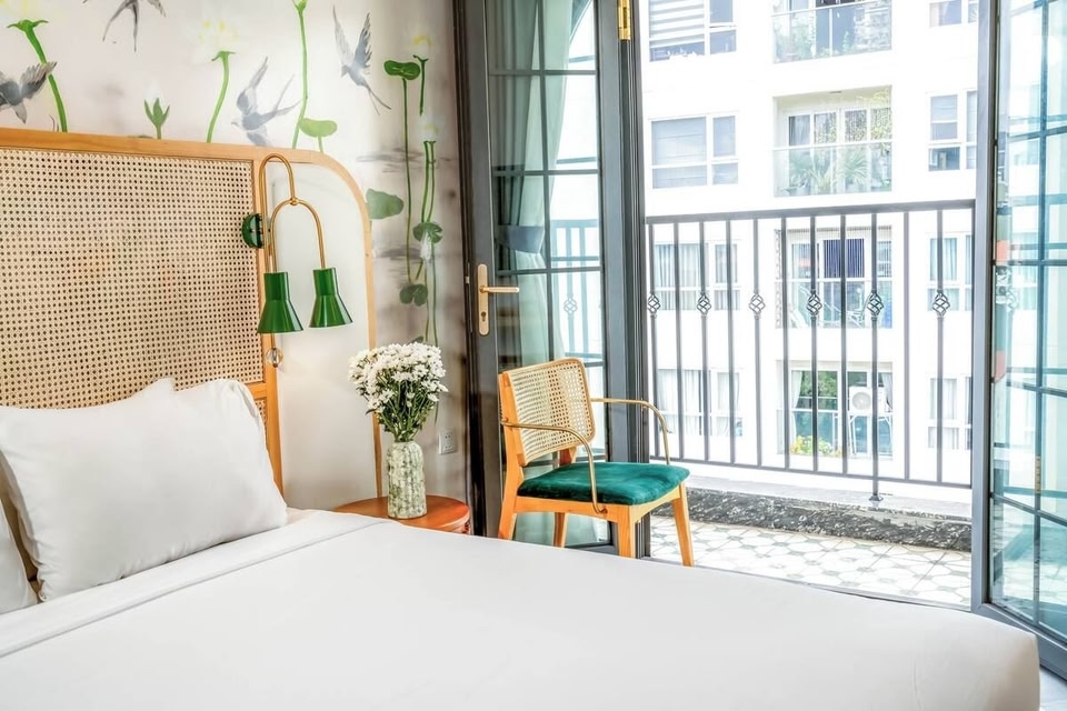 Misaki Tan Son Nhat Airport - Vietjet air Terminal 1 & 2 - Free Parking ...