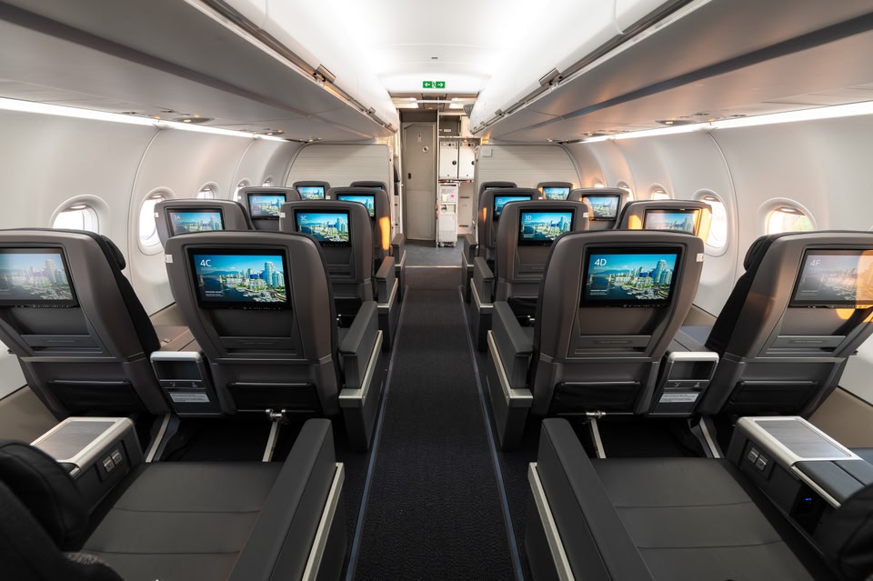 Business class vs. first class: Differences explained | Skyscanner Canada