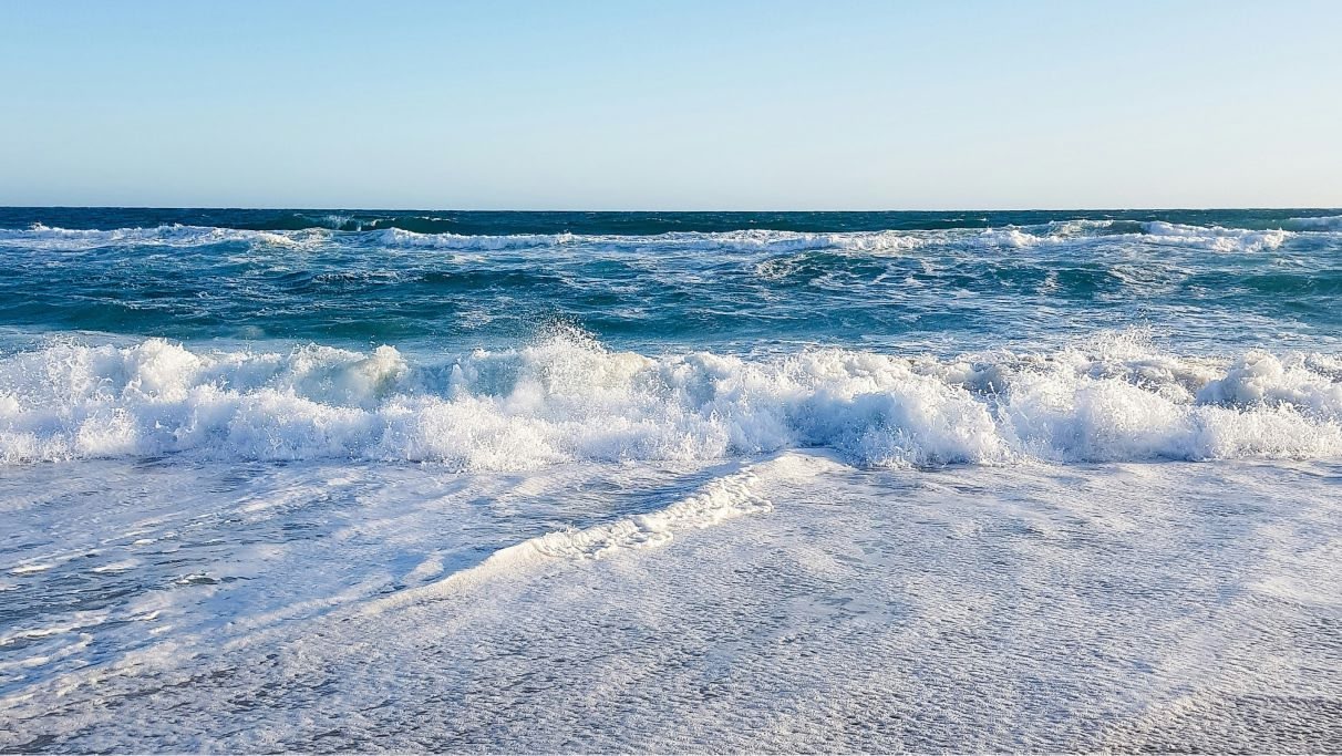 Experience Melbourne's Best Beaches | Skyscanner Canada