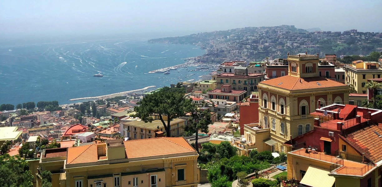 The beautiful beaches of Naples | Skyscanner Canada