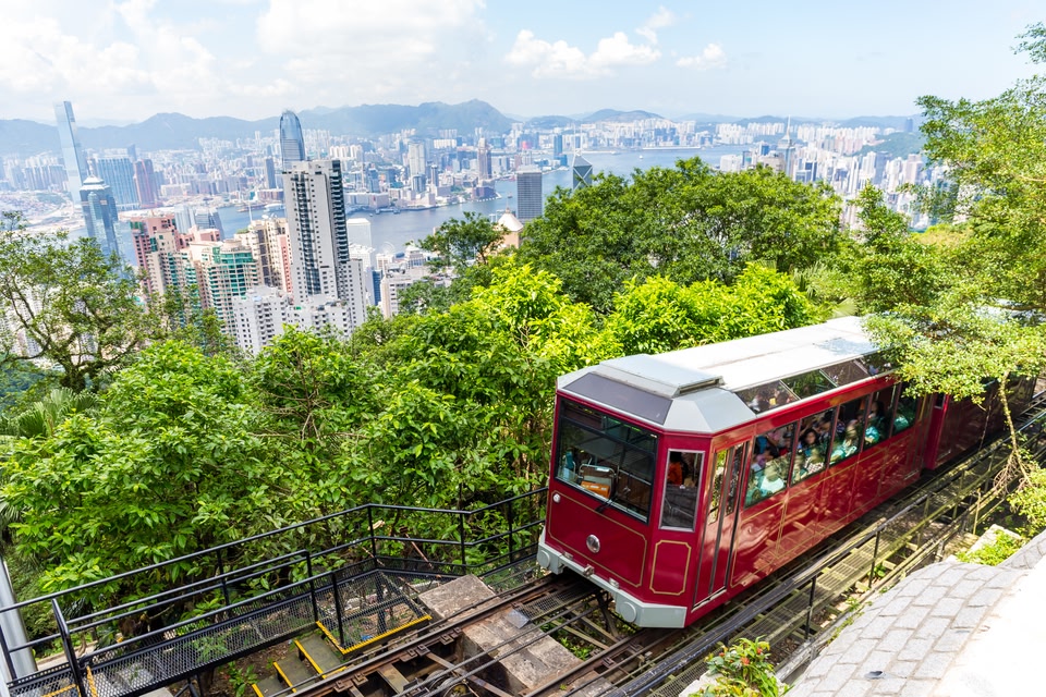 5 best stopover destinations for flights to Europe