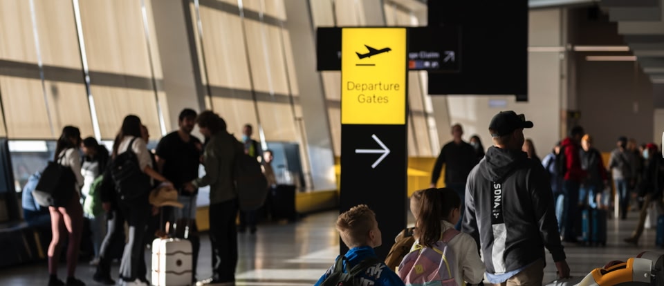 Flight Tracker | Live Flight Status & Delays | Skyscanner
