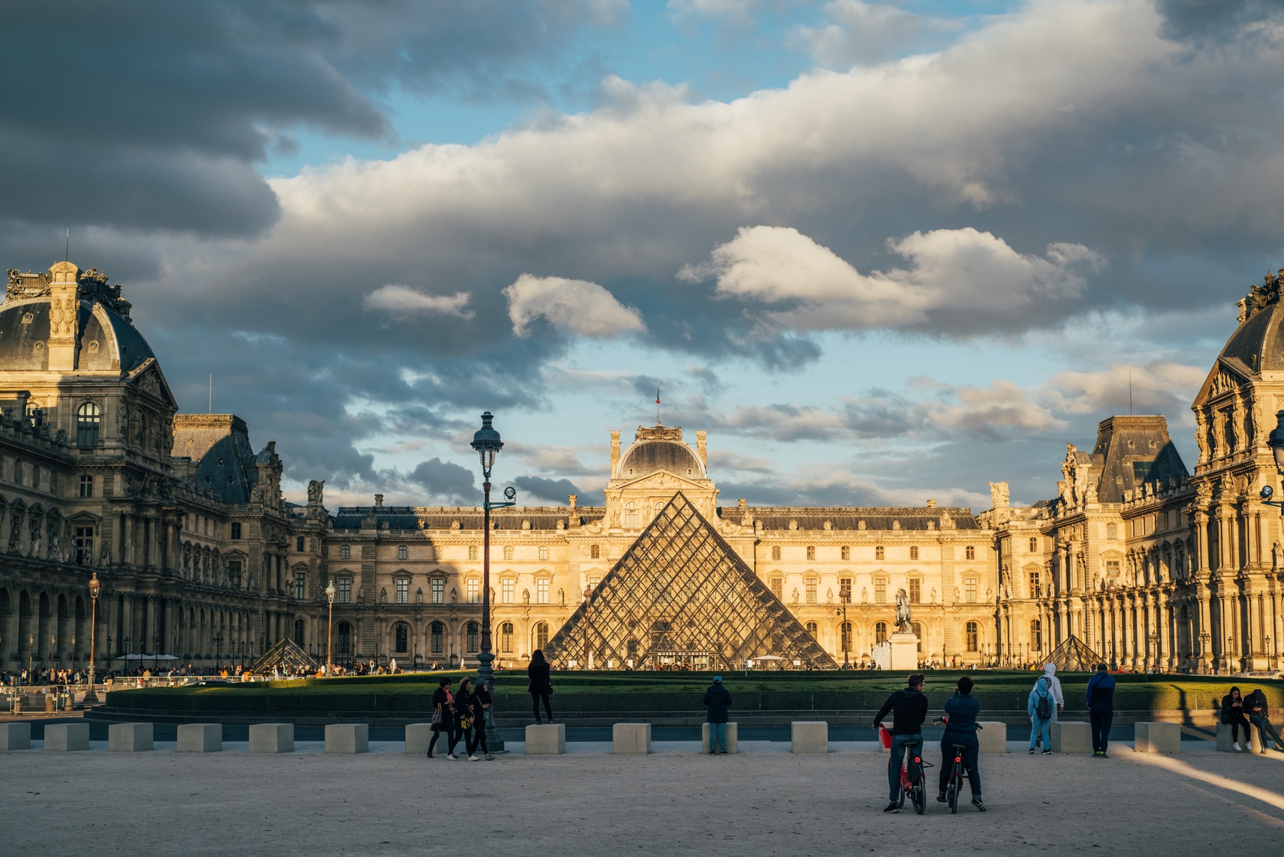 A virtual tour of Paris: 24 hours in The City of Light | Skyscanner US