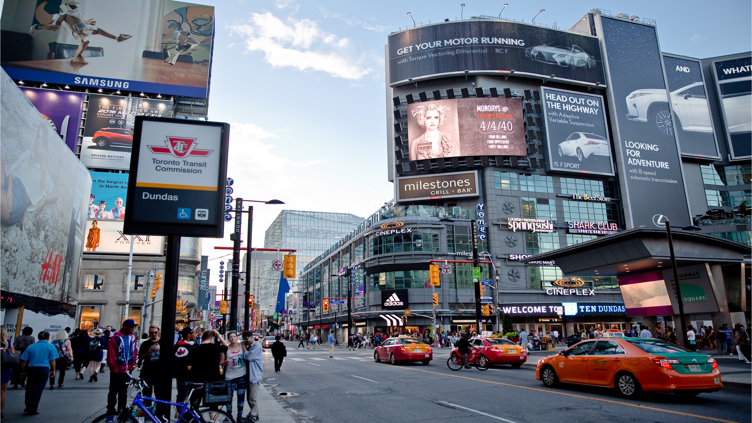 Toronto: viagens e férias no 2026 | Skyscanner