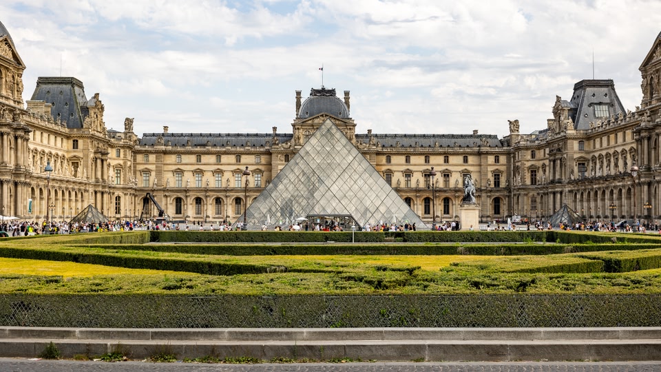Paris Holidays in 2026 | Skyscanner